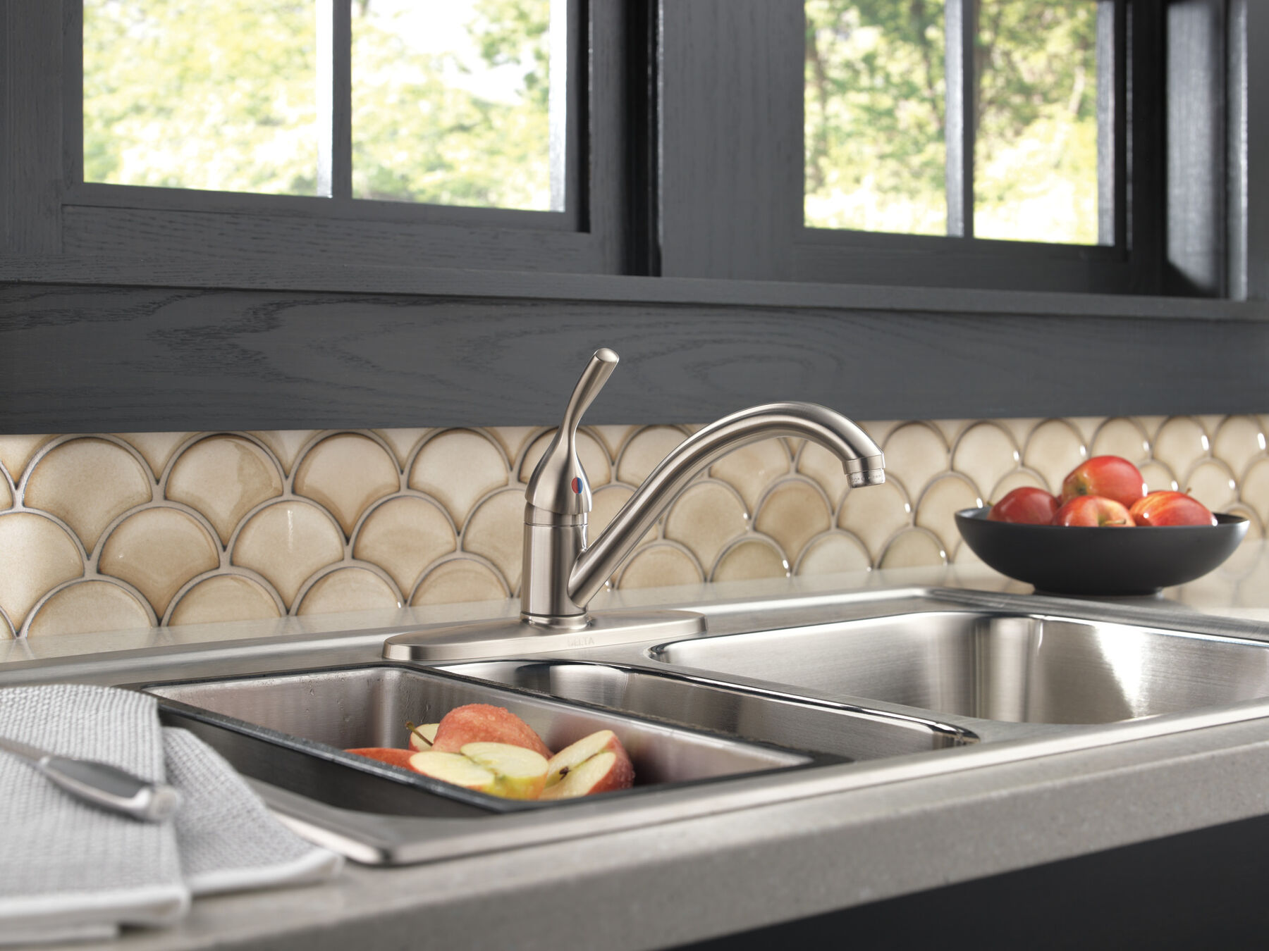 Single Handle Kitchen Faucet in Stainless 100-SS-DST | Delta Faucet