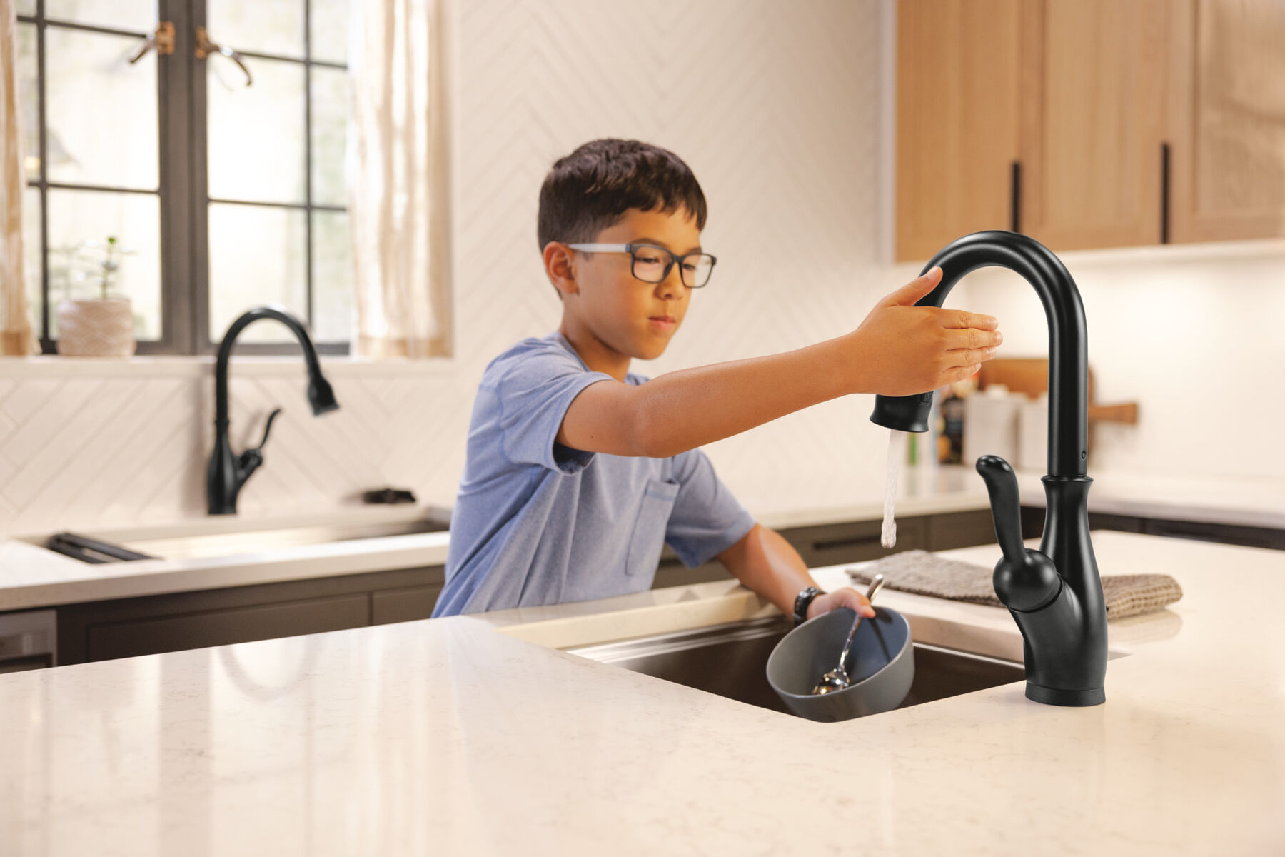Metal Glass Rinser in Matte Black GR250-BL | Delta Faucet