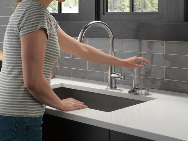 Metal Glass Rinser in Arctic Stainless GR250-AR | Delta Faucet