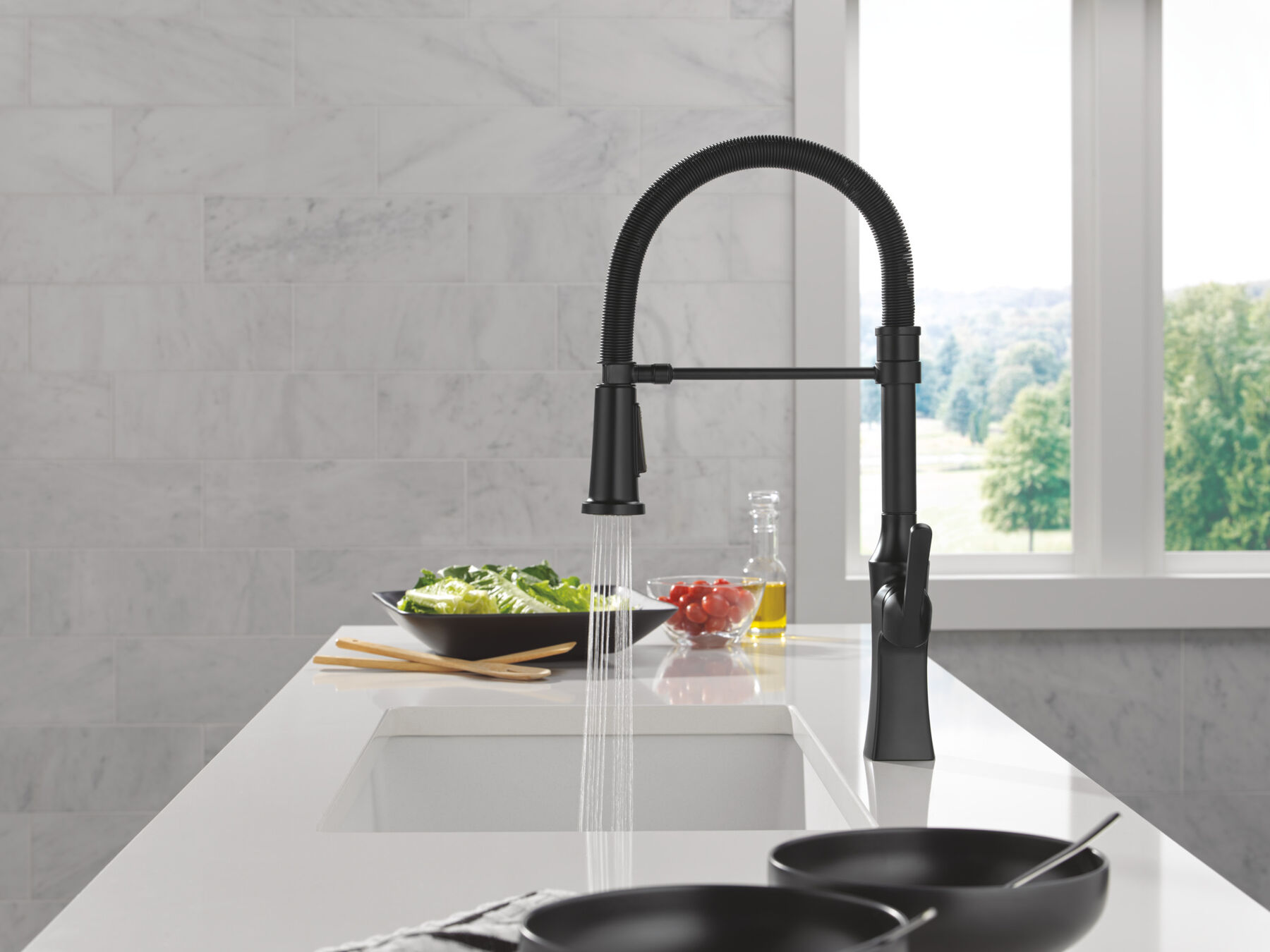 Single Handle Pull-Down Spring Kitchen Faucet in Matte Black 18887-BL ...