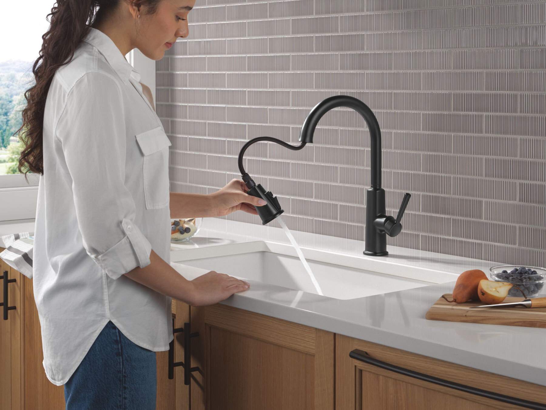 Single Handle Pull-Down Kitchen Faucet in Matte Black 19730LF-BL ...