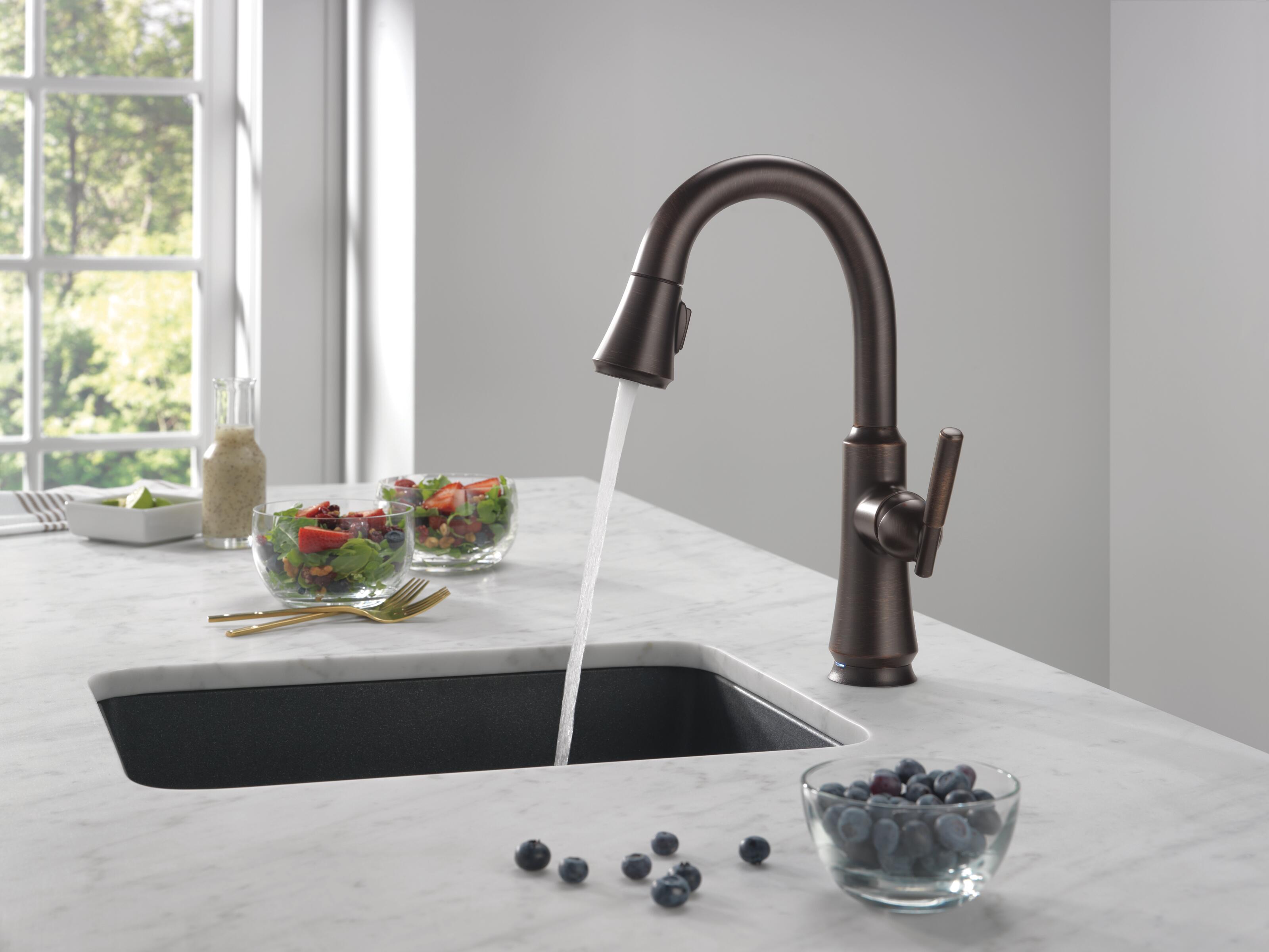 Coranto™ Kitchen Collection | Delta Faucet