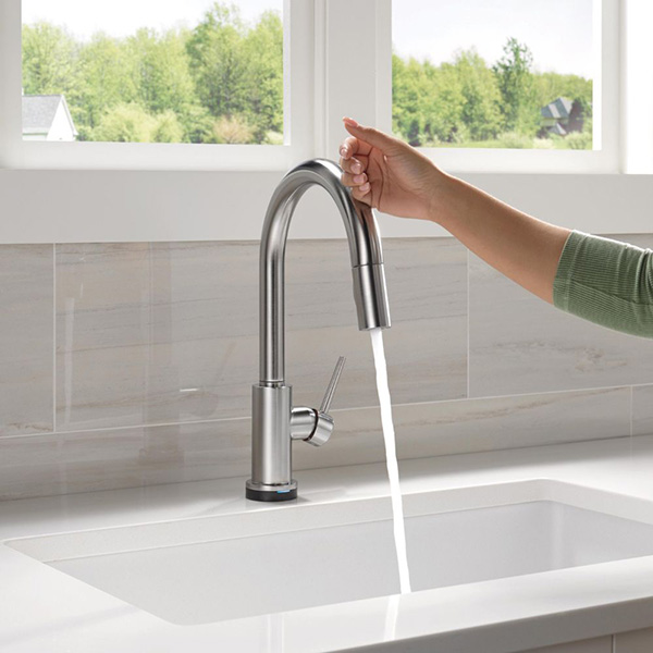 8 Reasons You'll Love a Touchless Kitchen Faucet | Delta Faucet Blog